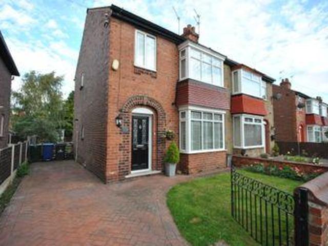 3 Bedrooms Semi detached house for sale in Craithie Road, Town Moor, Doncaster DN2