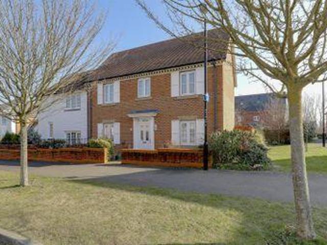 3 Bedrooms Semi detached house for sale in Crocus Drive, Sittingbourne ME10