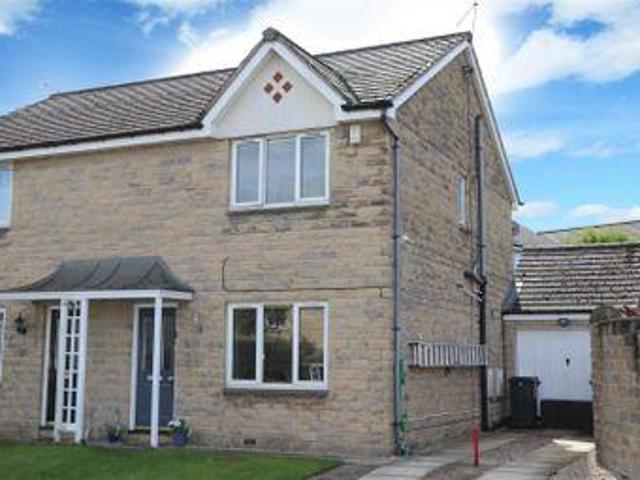 3 Bedrooms Semi detached house for sale in Crofters Lea, Yeadon, Leeds LS19