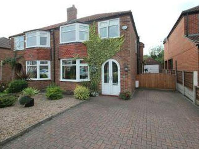 3 Bedrooms Semi detached house for sale in Cromer Road, Sale M33