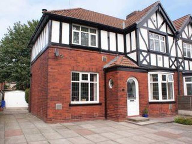 3 Bedrooms Semi detached house for sale in Crompton Way, Bolton BL2