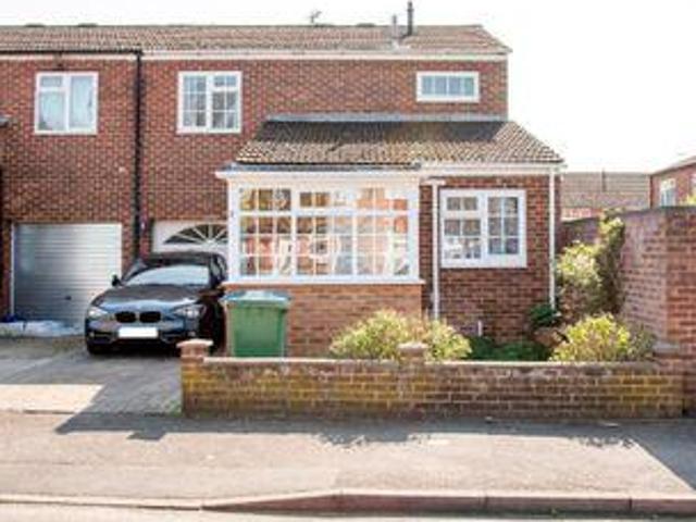 3 Bedrooms Semi detached house for sale in Crown Place, Victoria Road, Owlsmoor, Sandhurst GU47