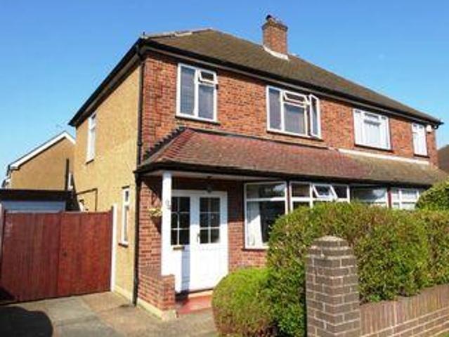 3 Bedrooms Semi detached house for sale in Cumberland Drive, Chessington KT9