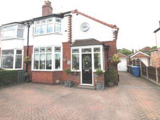 3 Bedrooms Semi detached house for sale in Cumberland Road, Urmston, Manchester M41
