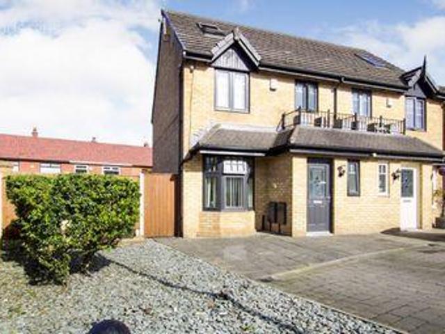 3 Bedrooms Semi detached house for sale in Abbey Close, Bolton BL3