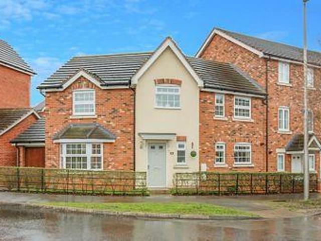 3 Bedrooms Semi detached house for sale in Abbey Park Way, Wychwood Village, Weston CW2