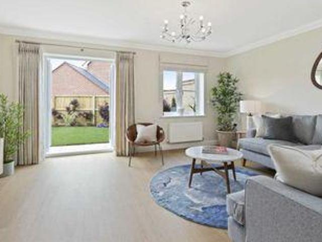 3 Bedrooms Semi detached house for sale in Acacia Gardens, Farnham, Surrey GU10
