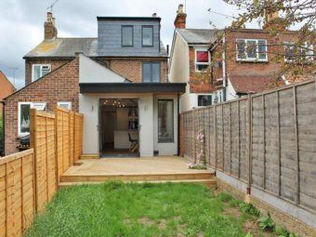 3 Bedrooms Semi detached house for sale in Adams Park Road, Farnham GU9