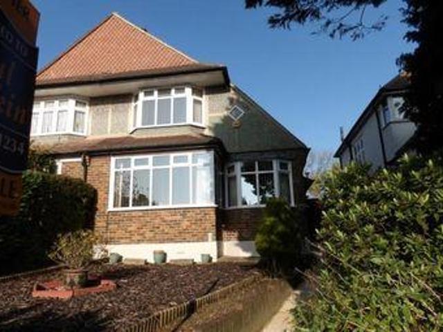 3 Bedrooms Semi detached house for sale in Addington Road, Selsdon, South Croydon, Surrey CR2