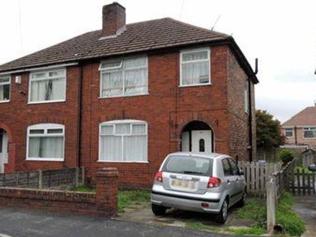 3 Bedrooms Semi detached house for sale in Agecroft Road, Pendlebury, Manchester M27