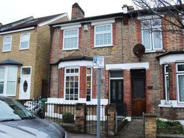 3 Bedrooms Semi detached house for sale in Albert Road, London E18