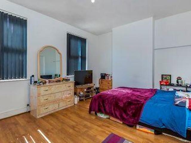 3 Bedrooms Semi detached house for sale in Alfred Road, London E15