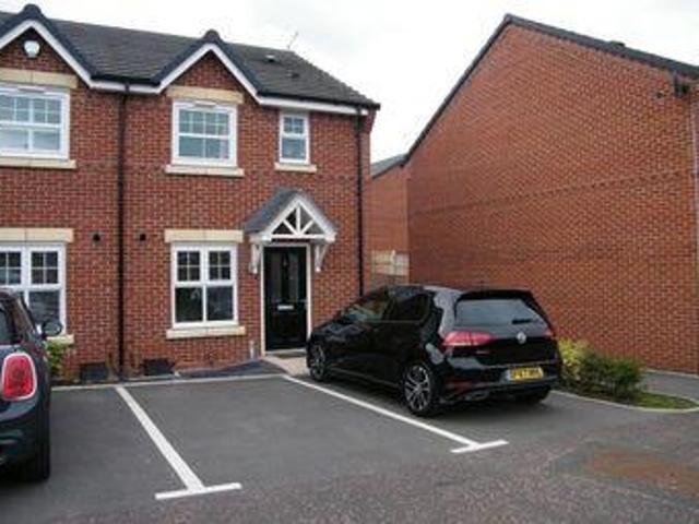 3 Bedrooms Semi detached house for sale in Apple Drive, Shavington, Crewe, Cheshire CW2