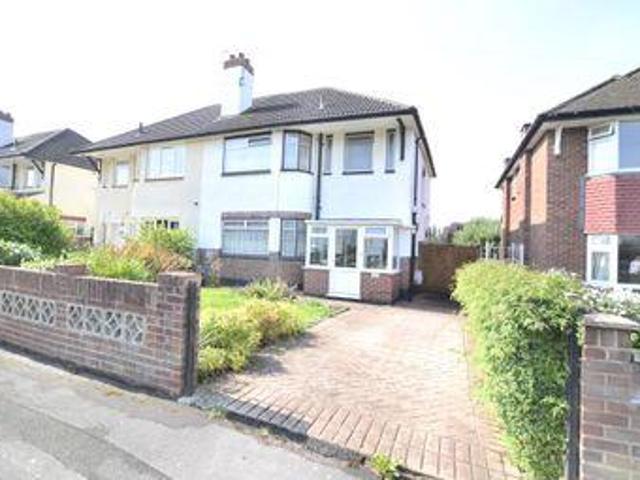 3 Bedrooms Semi detached house for sale in Armscroft Way, Gloucester GL2