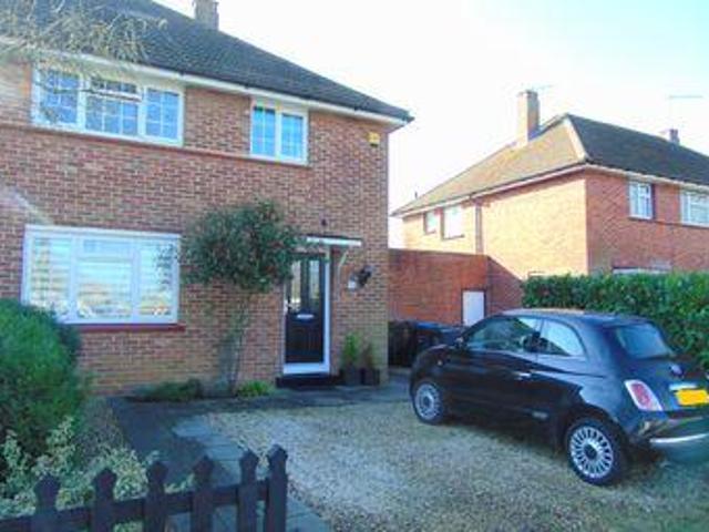 3 Bedrooms Semi detached house for sale in Arnhem Drive, New Addington, Croydon CR0