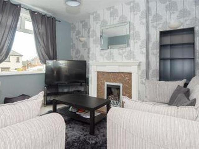 3 Bedrooms Semi detached house for sale in Ashbourne Mount, Bradford BD2