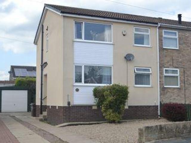 3 Bedrooms Semi detached house for sale in Ashlar Grove, Queensbury, Bradford BD13