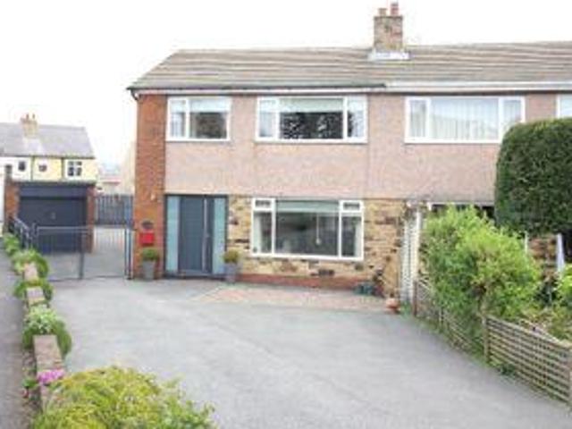 3 Bedrooms Semi detached house for sale in Ashlea Close, Brighouse HD6