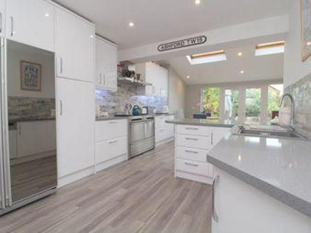 3 Bedrooms Semi detached house for sale in Ashview Gardens, Ashford TW15