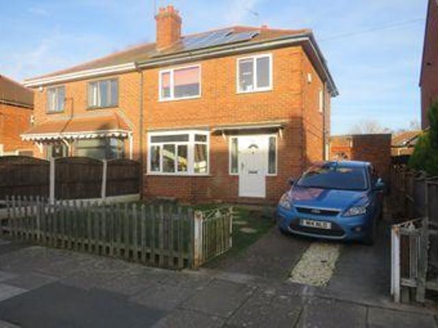 3 Bedrooms Semi detached house for sale in Attlee Avenue, New Rossington, Doncaster DN11