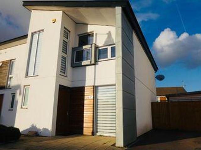 3 Bedrooms Semi detached house for sale in Athletes Way, Manchester M11