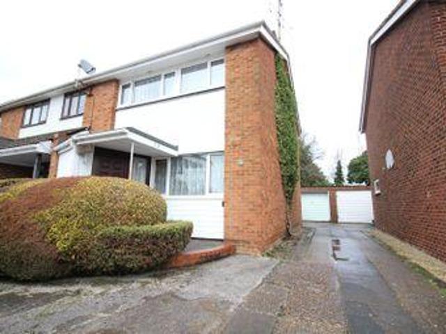3 Bedrooms Semi detached house for sale in Austin Road, Woodley, Reading, Berkshire RG5