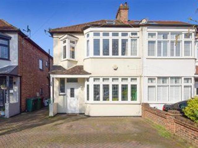 3 Bedrooms Semi detached house for sale in Bourne Gardens, Chingford, London E4