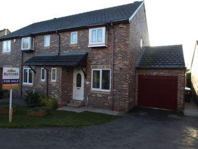 3 Bedrooms Semi detached house for sale in Bowden Grove, Dodworth, Barnsley S75