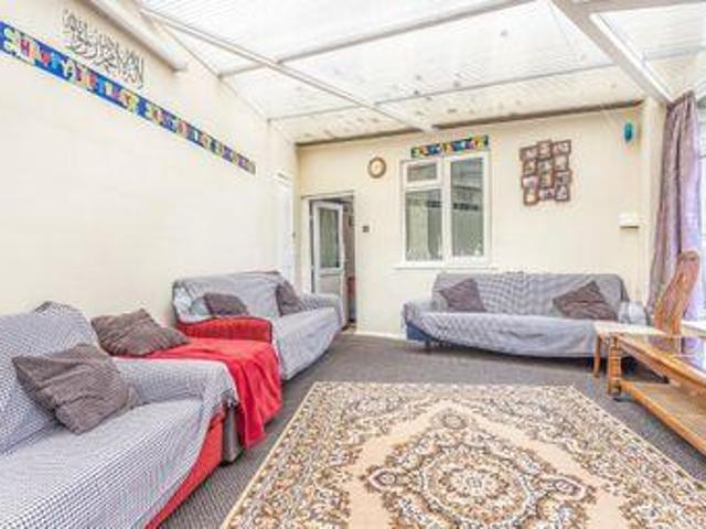 3 Bedrooms Semi detached house for sale in Bowerdean Road, High Wycombe HP13