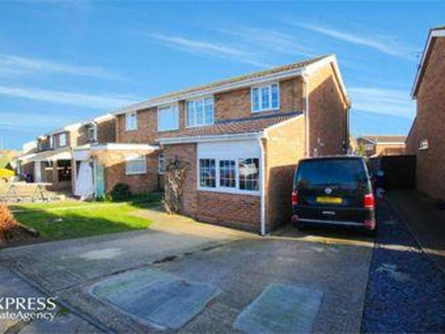 3 Bedrooms Semi detached house for sale in Bowmans Avenue, Hitchin, Hertfordshire SG4
