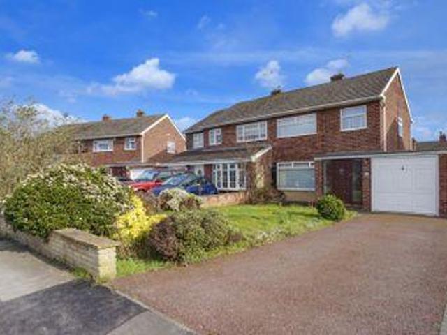 3 Bedrooms Semi detached house for sale in Bosworth Drive, Burton On Trent DE13
