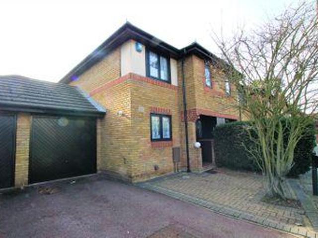 3 Bedrooms Semi detached house for sale in Bay Tree Close, The Hollies, Sidcup DA15