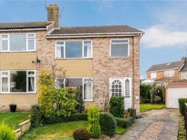 3 Bedrooms Semi detached house for sale in Bachelor Way, Harrogate, North Yorkshire HG1