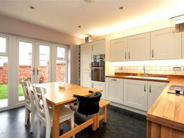 3 Bedrooms Semi detached house for sale in Badger Road, Thornbury, Bristol BS35