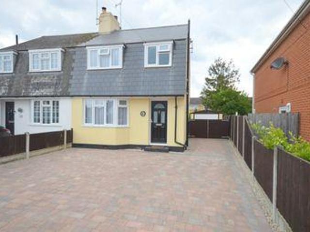 3 Bedrooms Semi detached house for sale in Baddow Hall Crescent, Chelmsford CM2