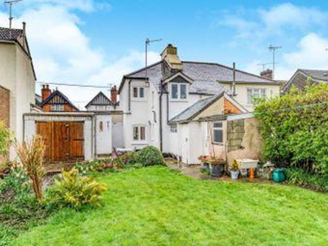 3 Bedrooms Semi detached house for sale in Badshot Lea Road, Farnham GU9
