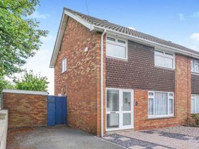 3 Bedrooms Semi detached house for sale in Barcroft Close, Kingswood BS15