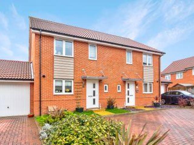 3 Bedrooms Semi detached house for sale in Barber Road, Basingstoke RG22