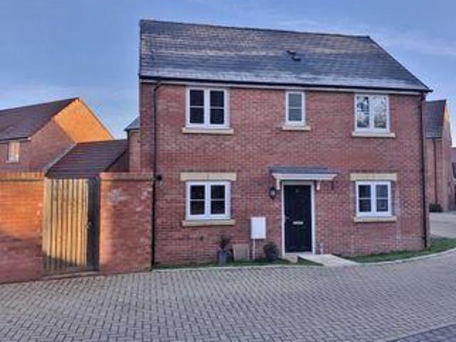 3 Bedrooms Semi detached house for sale in Barons Crescent, Trowbridge, Wiltshire BA14