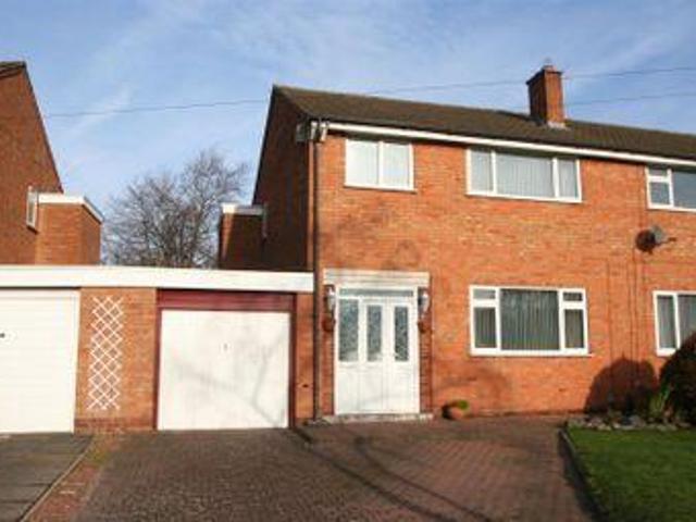 3 Bedrooms Semi detached house for sale in Barn Lane, Solihull B92