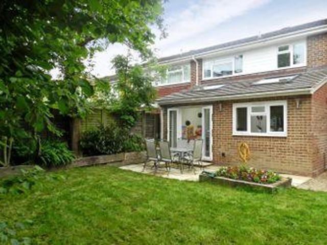 3 Bedrooms Semi detached house for sale in Barnmead, Haywards Heath RH16