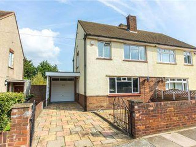 3 Bedrooms Semi detached house for sale in Barr Road, Gravesend, Kent DA12