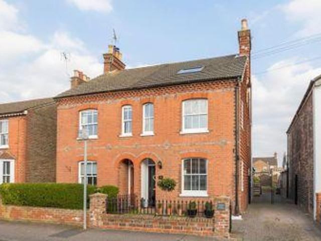 3 Bedrooms Semi detached house for sale in Barrington Road, Horsham, West Sussex RH13