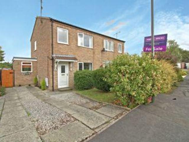 3 Bedrooms Semi detached house for sale in Barton Crescent, Chesterfield S40