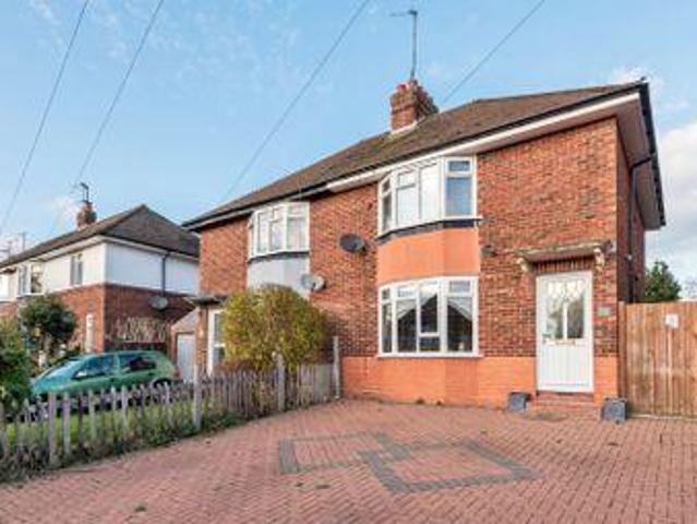 3 Bedrooms Semi detached house for sale in Bethune Road, Horsham RH13