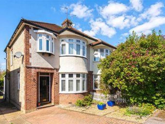3 Bedrooms Semi detached house for sale in Betoyne Avenue, London E4