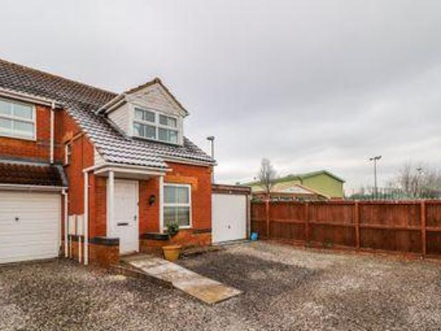 3 Bedrooms Semi detached house for sale in Beachill Crescent, Havercroft, Wakefield WF4