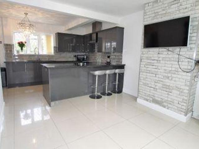 3 Bedrooms Semi detached house for sale in Beaumont Avenue, Doncaster DN6