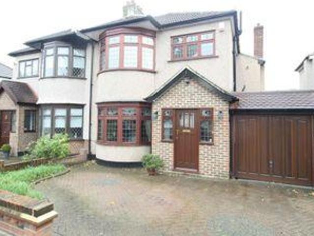 3 Bedrooms Semi detached house for sale in Beauly Way, Romford, Essex RM1