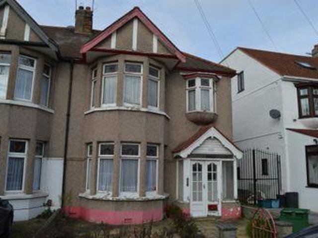 3 Bedrooms Semi detached house for sale in Beechwood Gardens, Ilford IG5